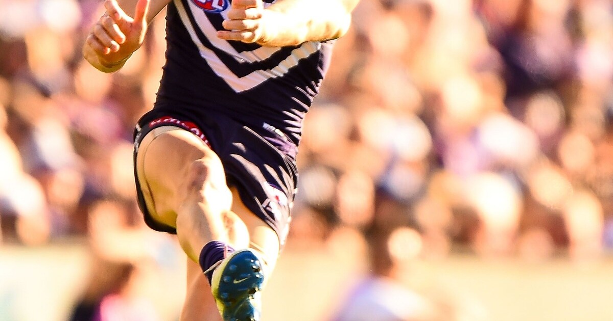 Lee Spurr, two teammates sign on at Fremantle