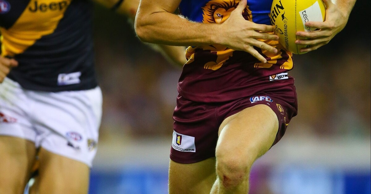 Lester signs on for Lions until 2016