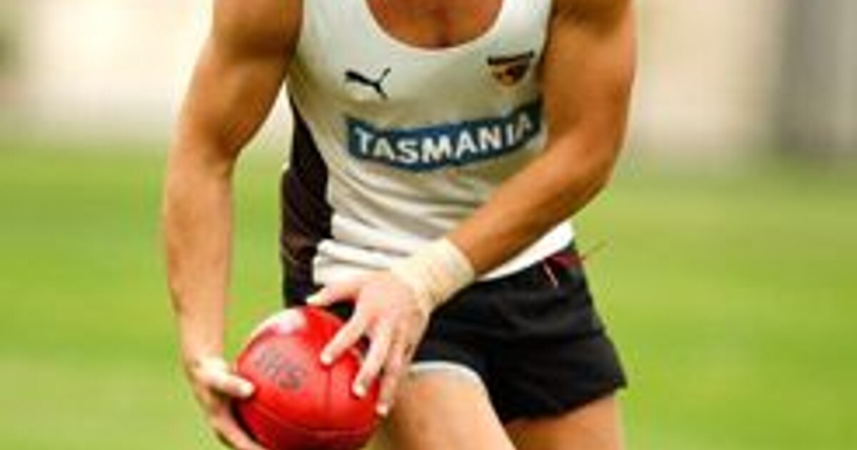 Sewell to return for Hawks