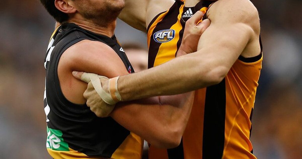 Final teams: Hawks ruckman's belated return