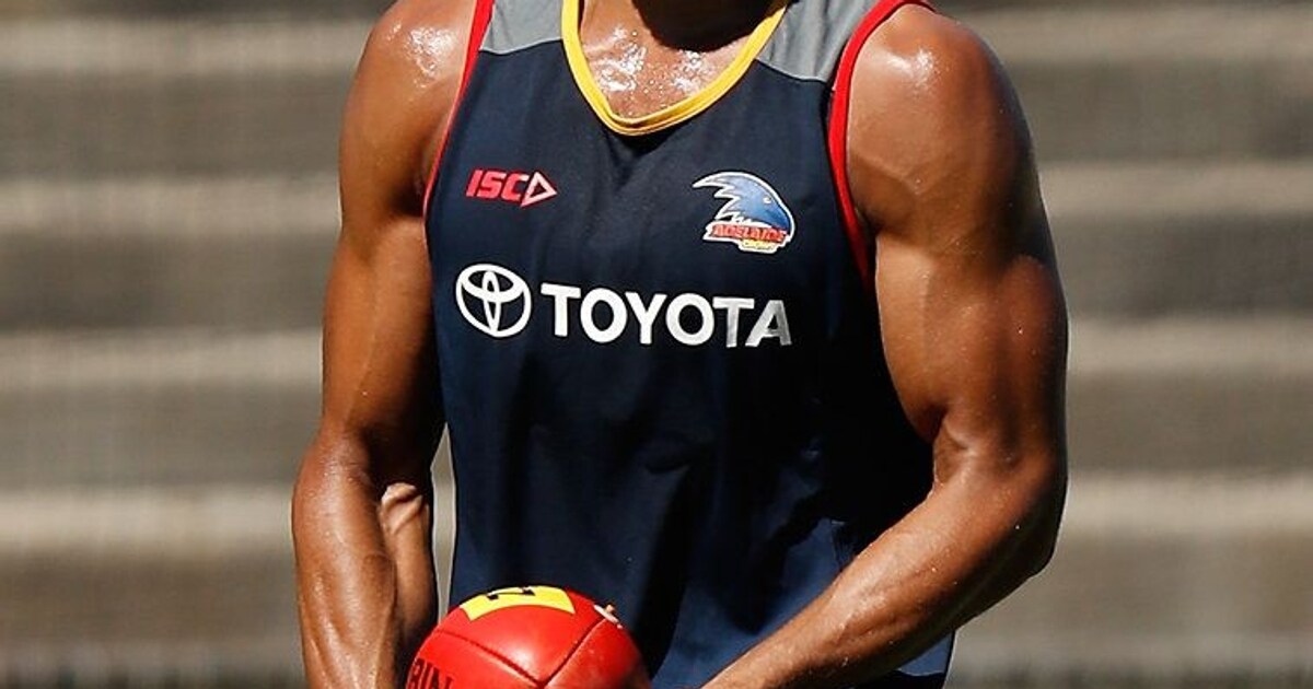 Crow's main goal is 'just to play footy again'