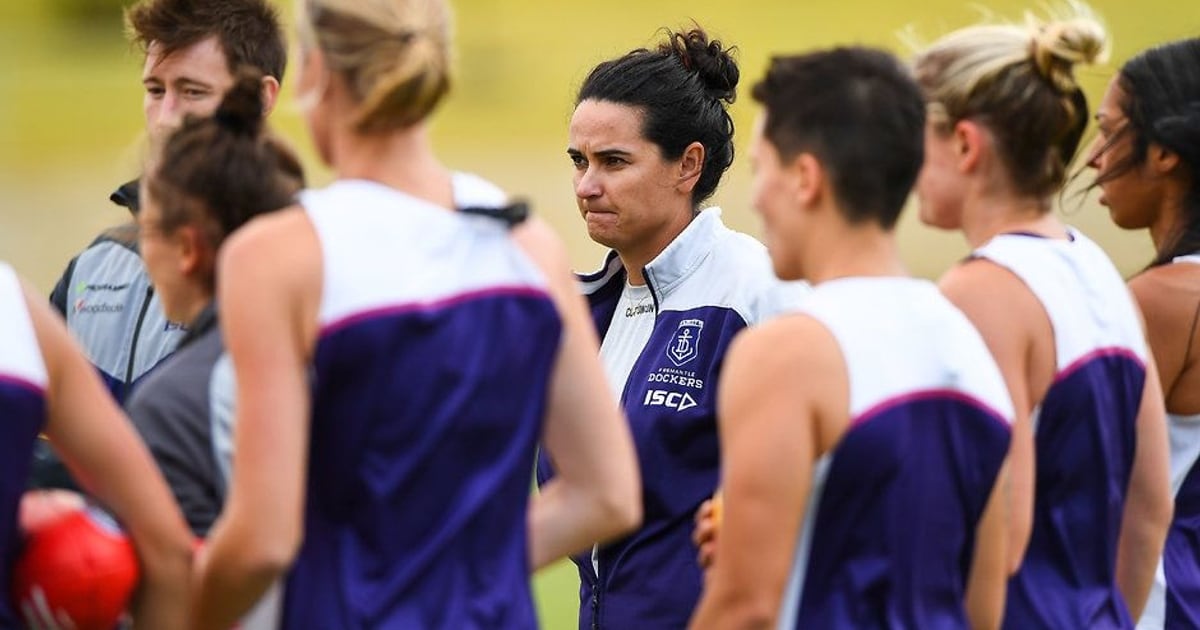 AFLW: Freo-Pies clash to shatter attendance record