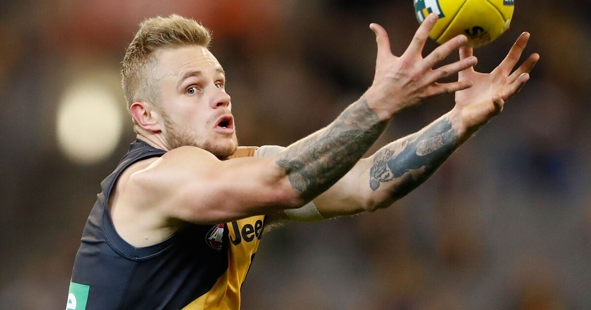 Ellis soaks up the pressure in his 100th