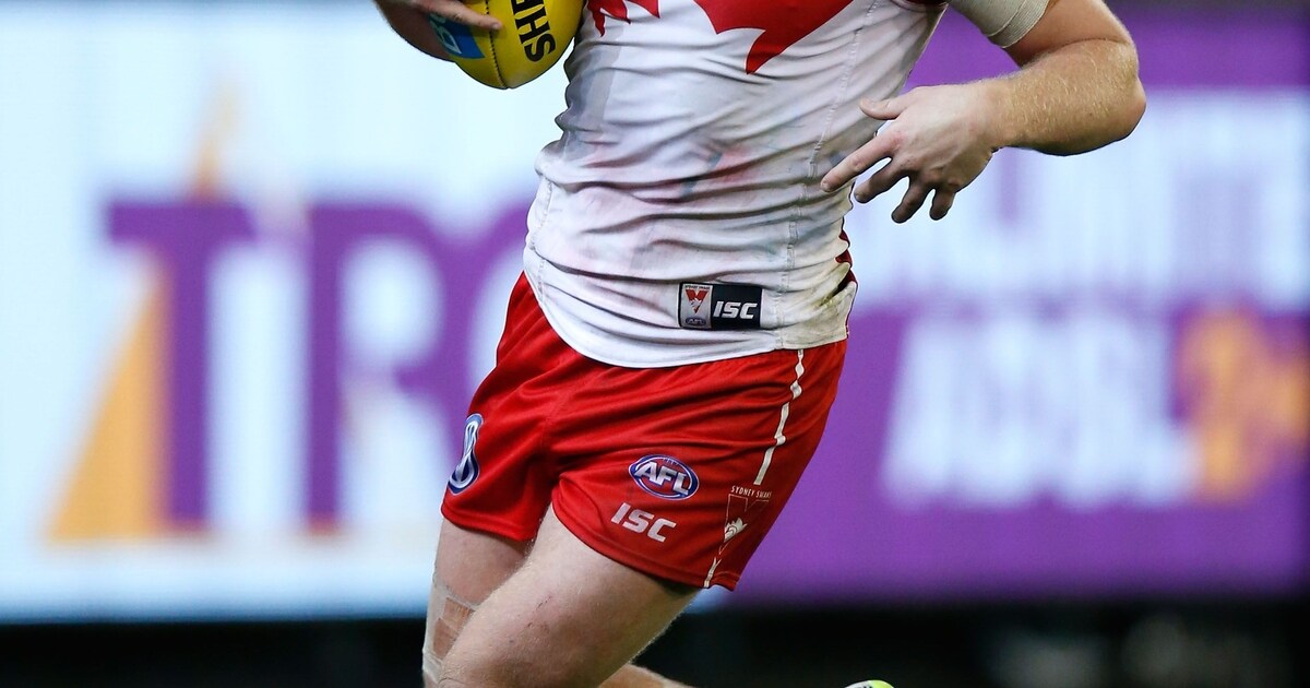 Star Swan swoops to pip Fyfe for AFLCA's top player award