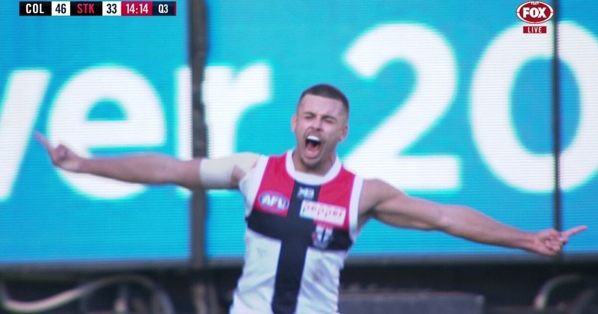 Robbie entertains while Buckley walks away