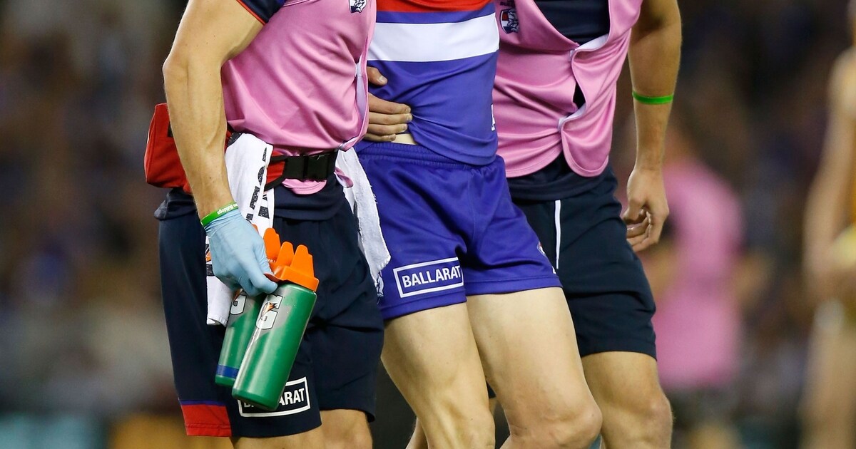 Dogs fear 'the worst' on skipper Murphy's knee injury