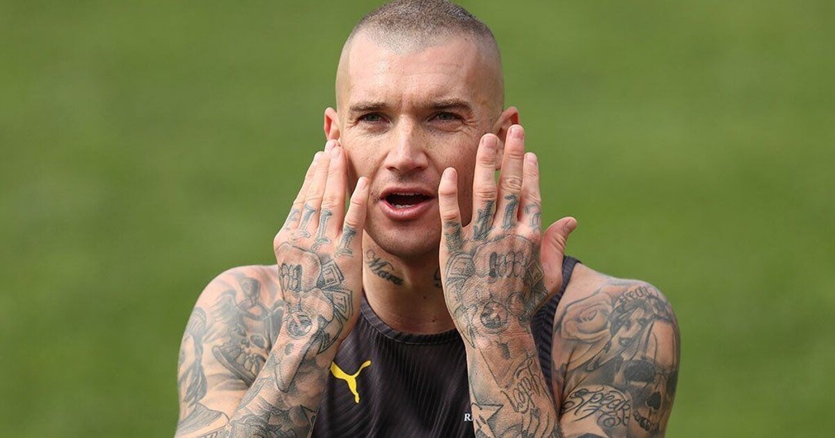 Premiers begin title defence, Dusty finally picks up his car