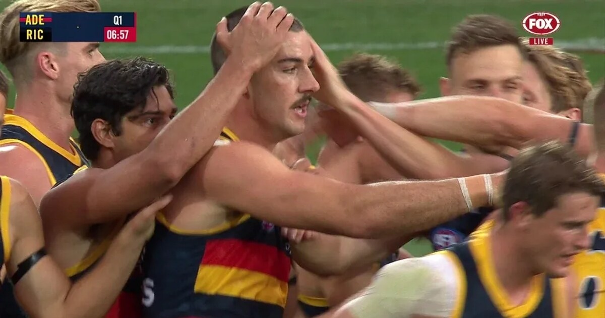 Tex becomes the all-time leading goalkicker for the Crows