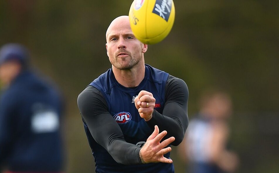 Melbourne veteran Nathan Jones limps from track, set for stint on the ...