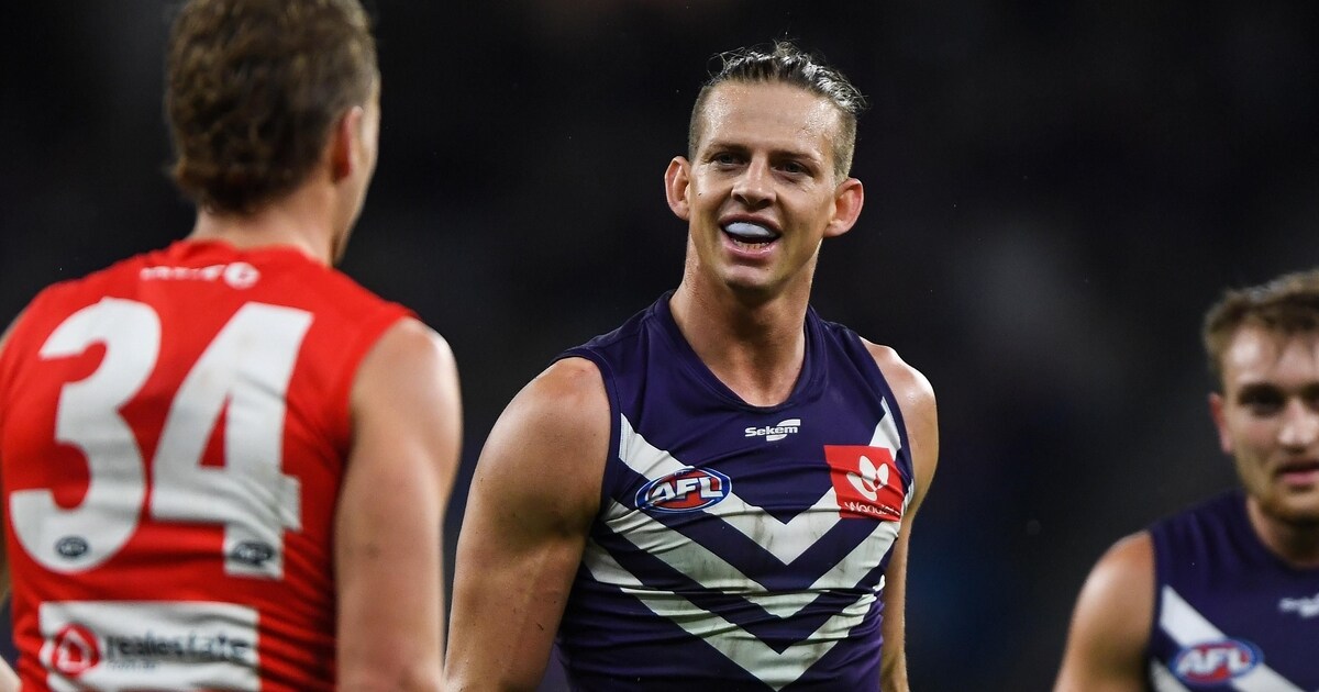 Longmuir praises Fremantle skipper's 'enormous' game, Sydney Swans hold ...