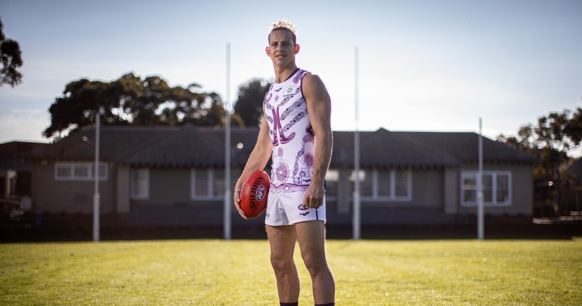 Busted legs, shoulders, concussions: Nat Fyfe hits 200 for Fremantle ...