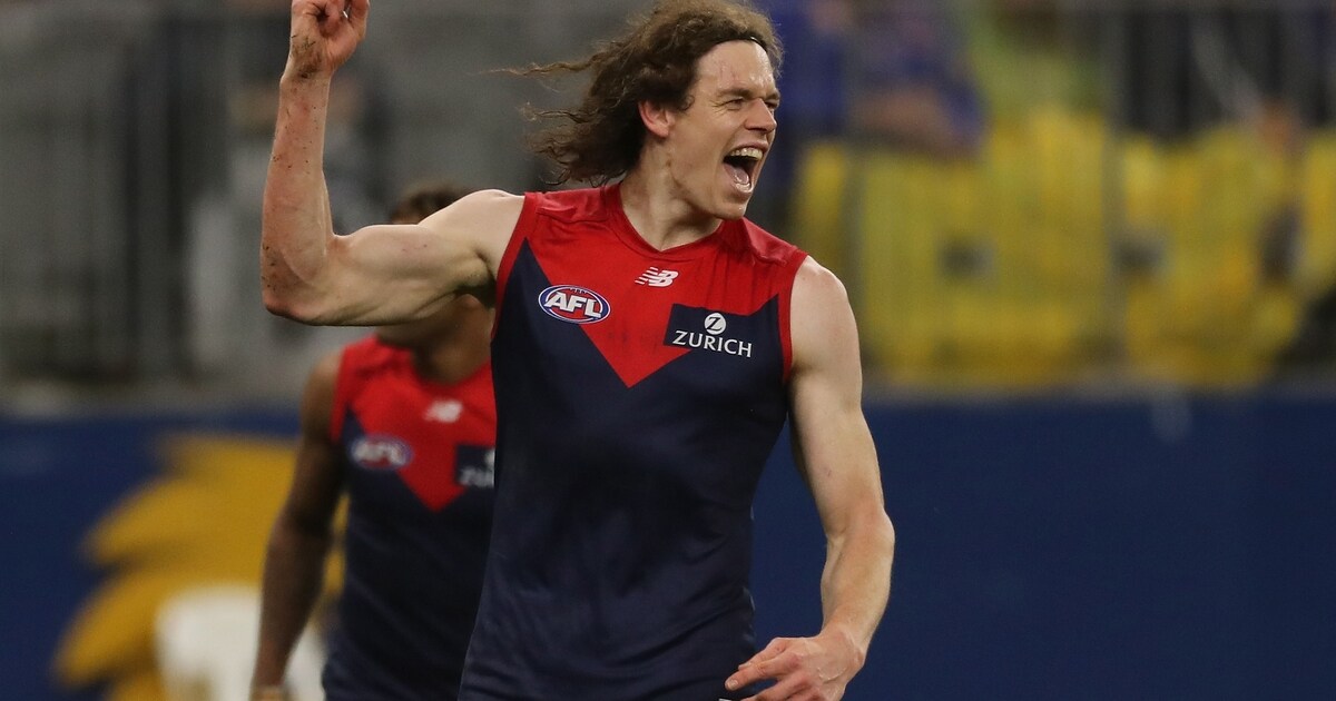 Dees bolt to the top as lightning wreaks havoc on wild night in the West