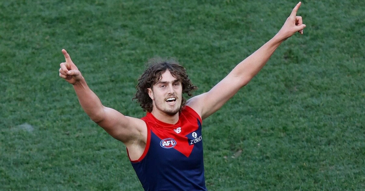 Melbourne Demons back on top as massive final round looms