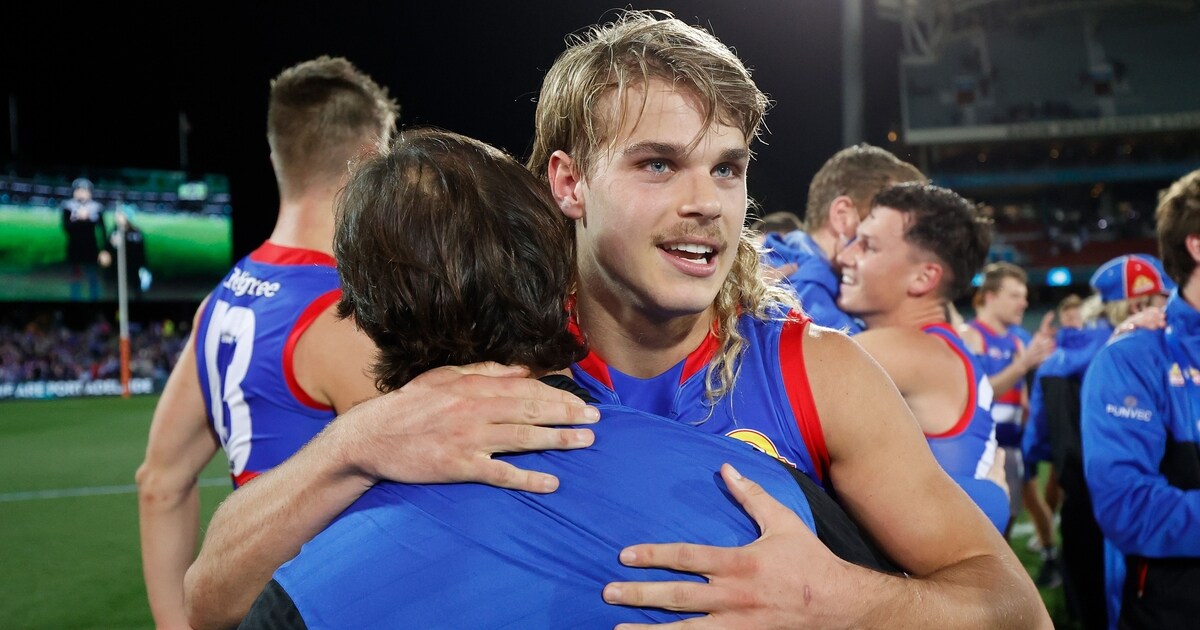 Western Bulldogs coach Luke Beveridge slams 'disrespectful', 'pungent ...