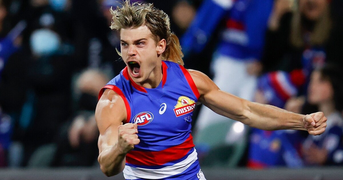 Baz dazzles on prelim stage with four of the best