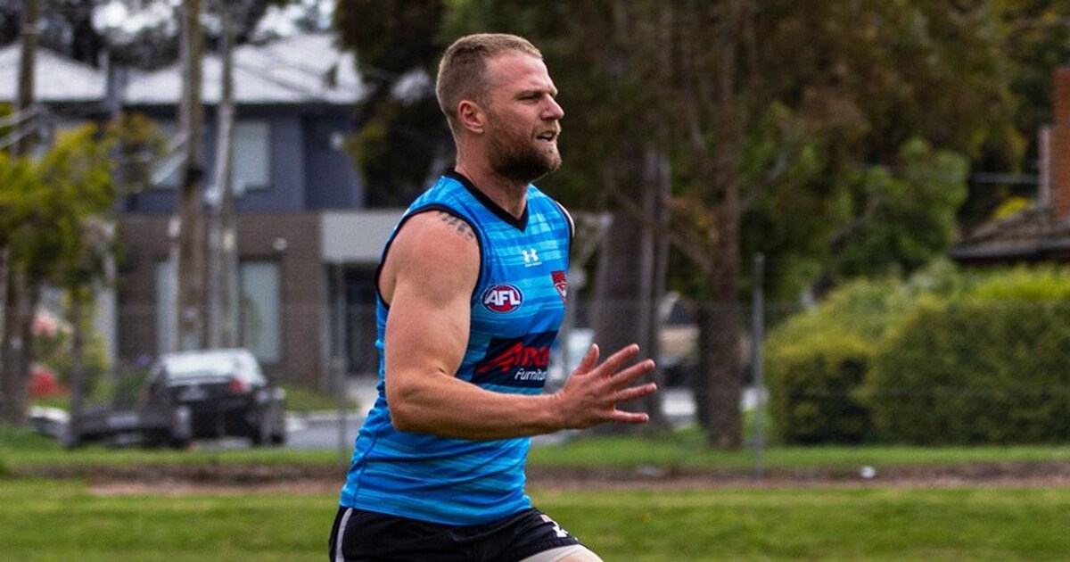 Star Bomber Jake Stringer on light duties as son of a gun Tex Wanganeen ...