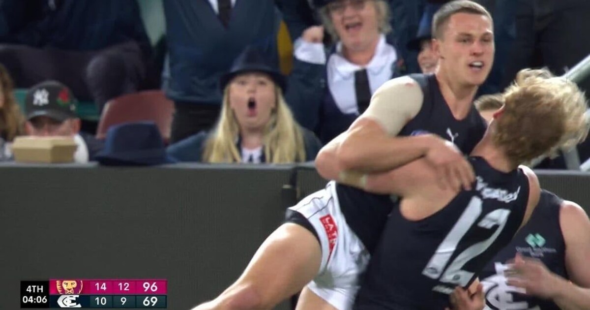 Durdin keeps Blues alive with outrageous snap