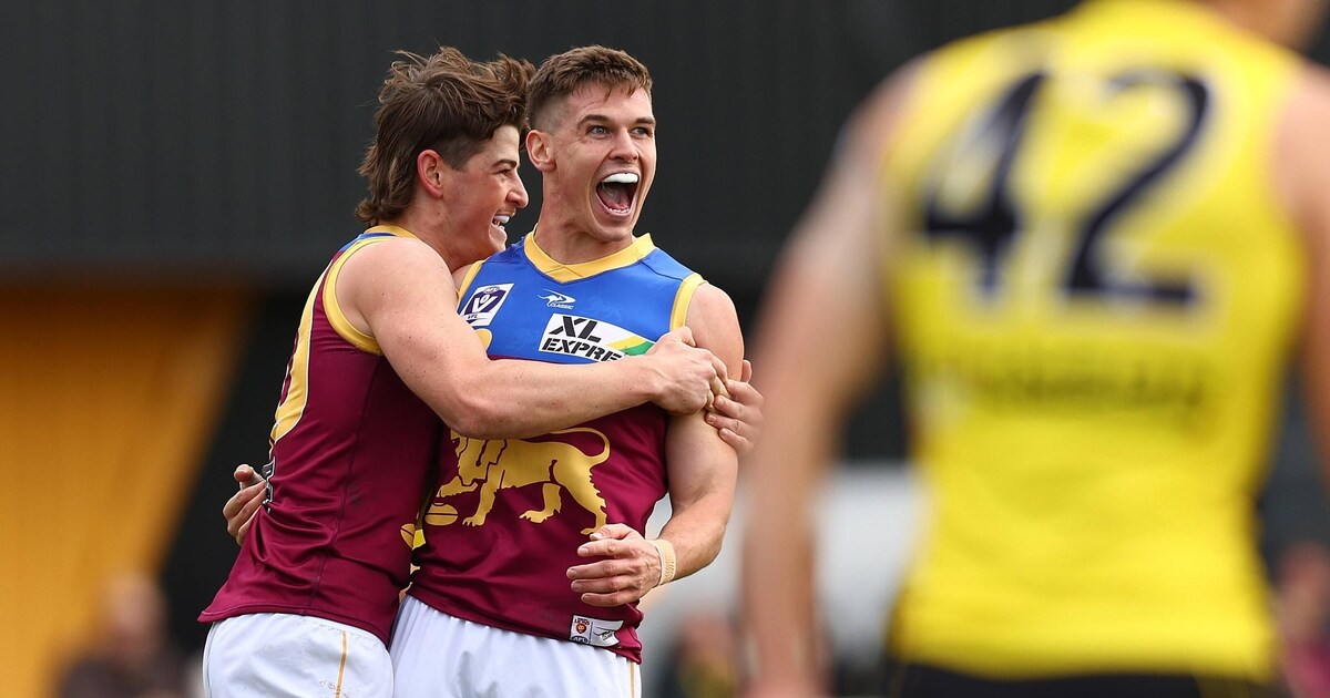 Cox returns to the nest