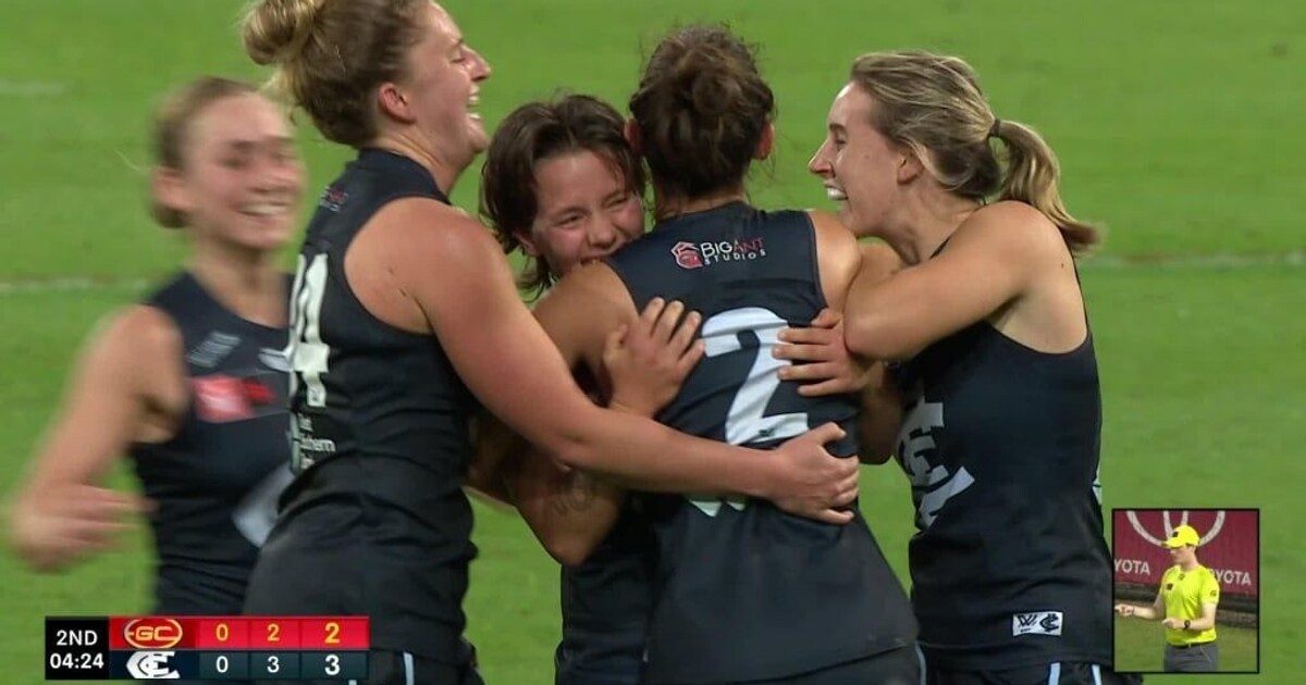 Poppy pops through first AFLW goal and gets swarmed