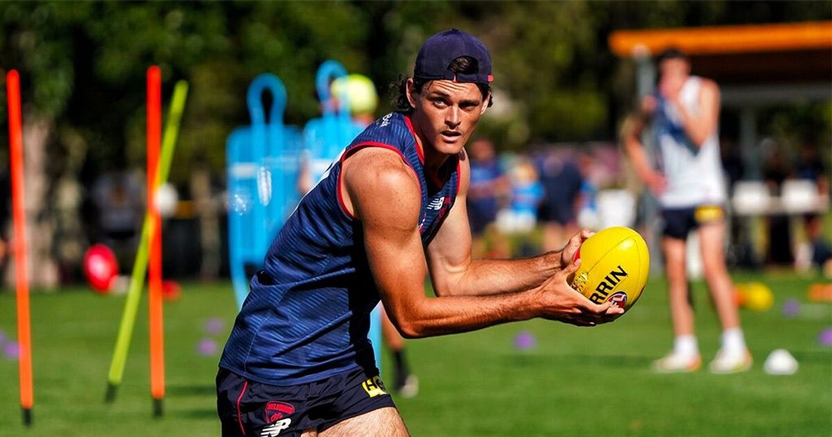 Melbourne Demons sign VFL key defender Kye Turner, son of a gun Trent ...