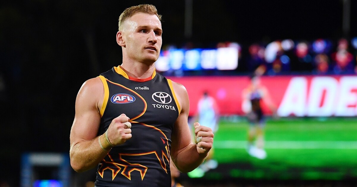 Gun Crow Rory Laird leaves track early, in doubt for Pies blockbuster