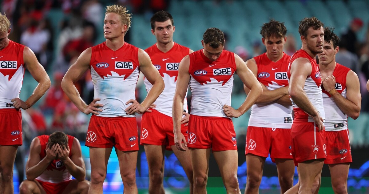 Swans coach John Longmire unconcerned about big picture, Adam Kingsley ...