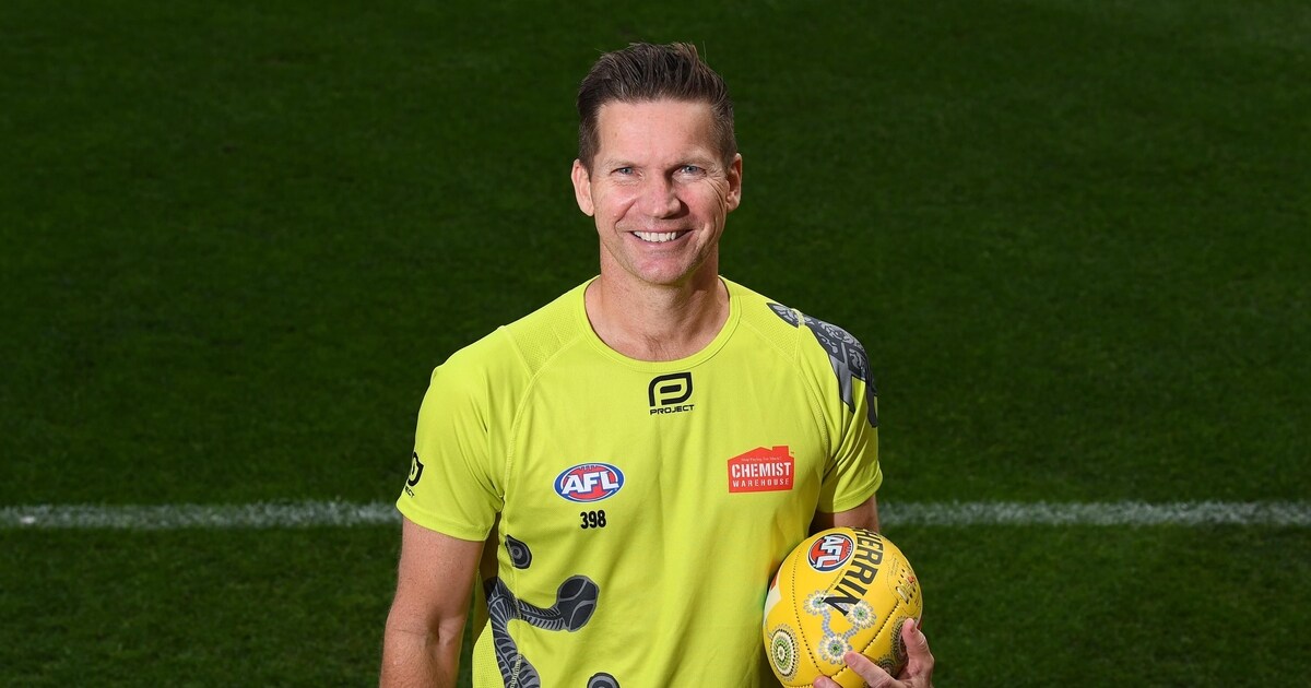 AFL congratulates Simon Meredith on 450 games