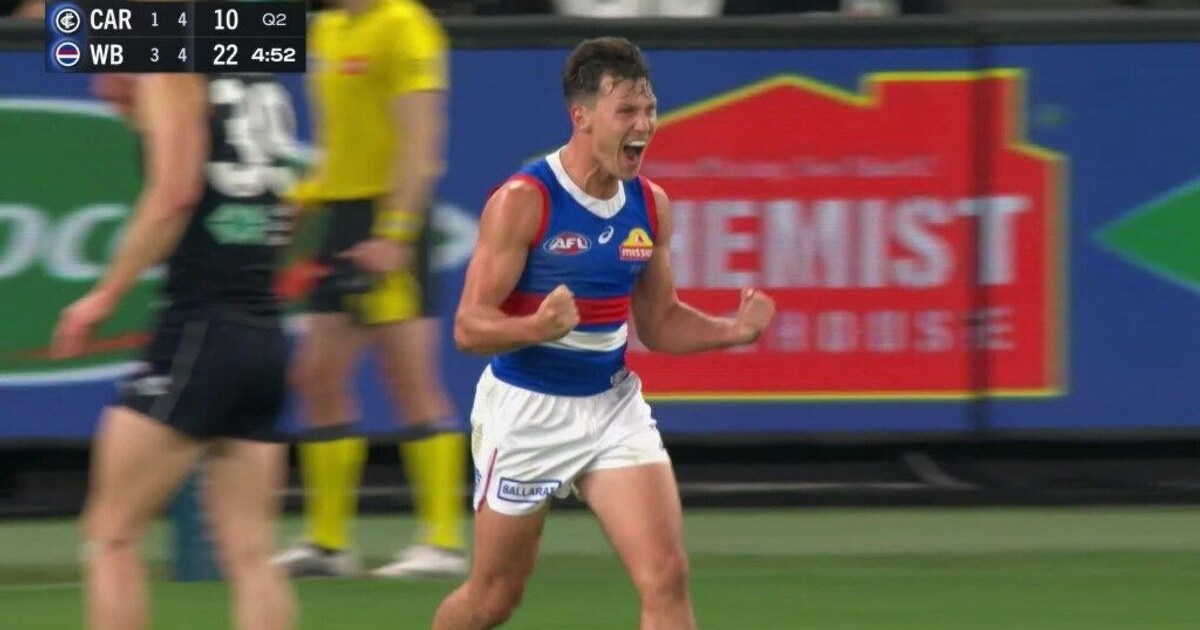 Scott delivers back to back in a flash