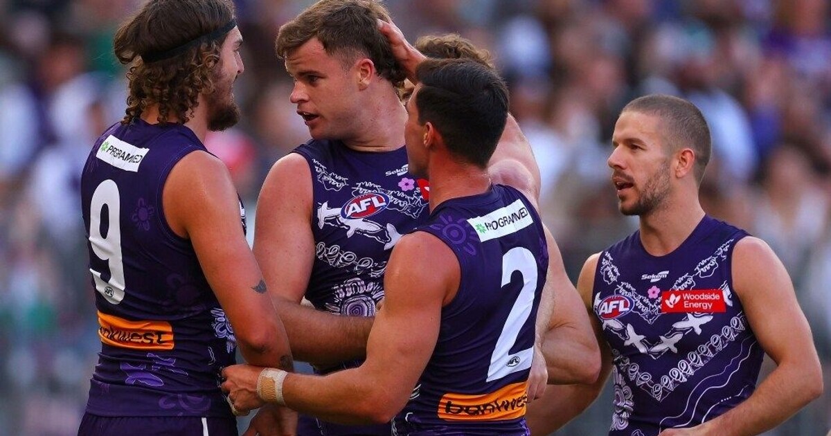 Darcy does it all himself with spectacular finish