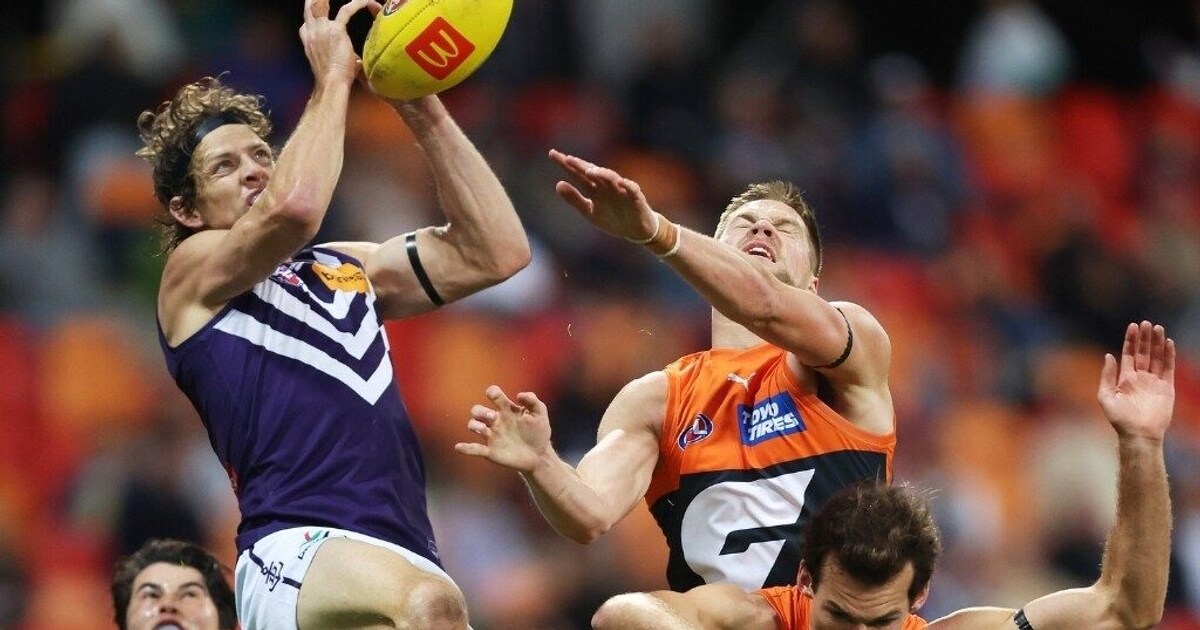 Fyfe sparks life with super speccy