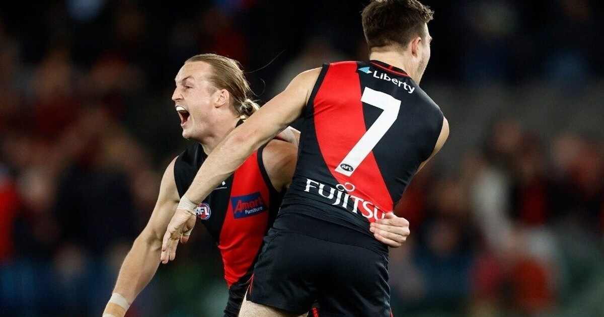 Redman slams through huge running bomb in opening seconds