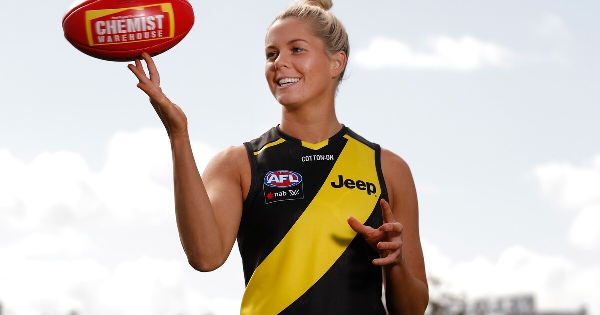 Women's footy booming: Victoria marks surpassing 1000 teams