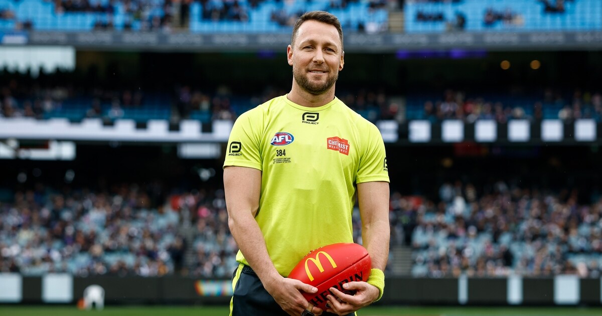 AFL congratulates Brett Rosebury ahead of breaking VFL/AFL games ...