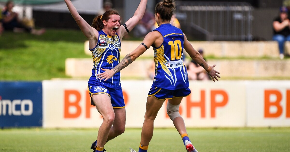 Eagles edge Suns for first win of season
