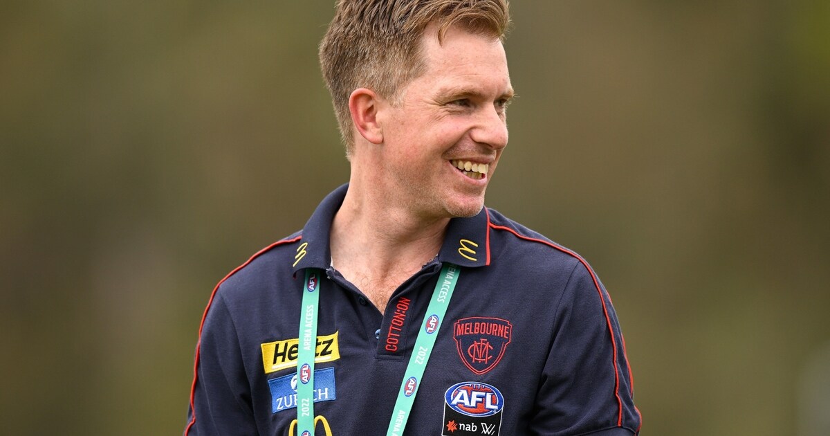 AFL Commission asks premiership coach to weigh in on AFLW comp's future
