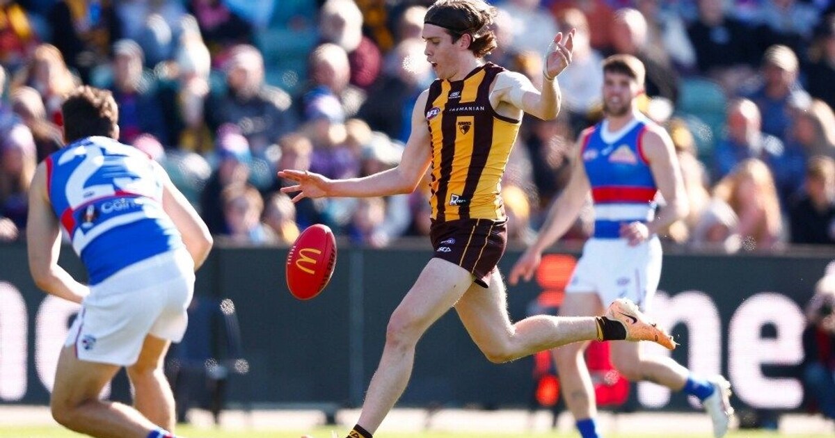 Crafty Day dishes out fake handball in stellar play