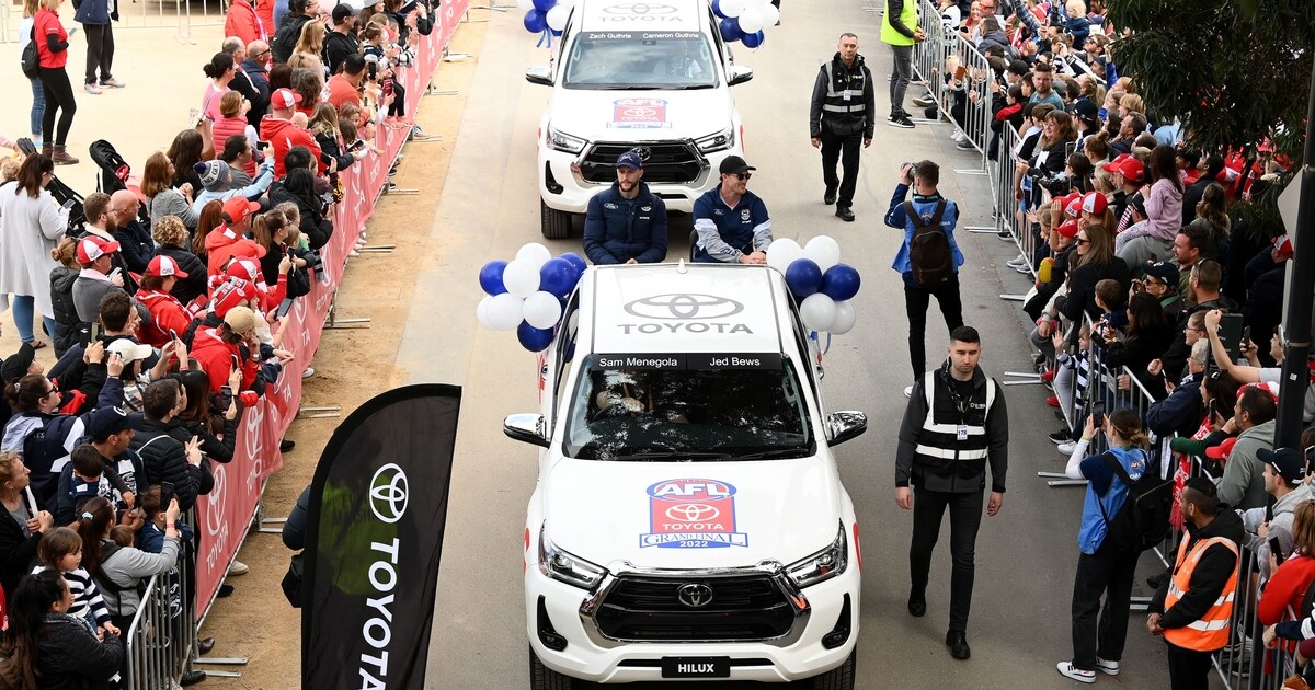 AFL Grand Final Parade returns to traditional format, with a twist