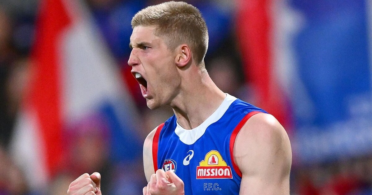 Western Bulldogs star Tim English cleared to return to full training