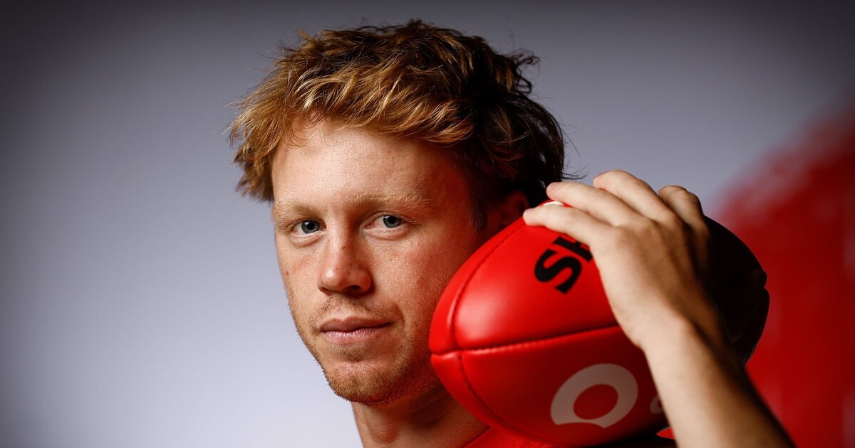 Skipper Callum Mills backs 'deep midfield' to cover Sydney Swans ...