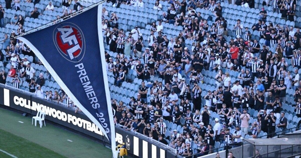 Collingwood celebrates premiership flag unfurling