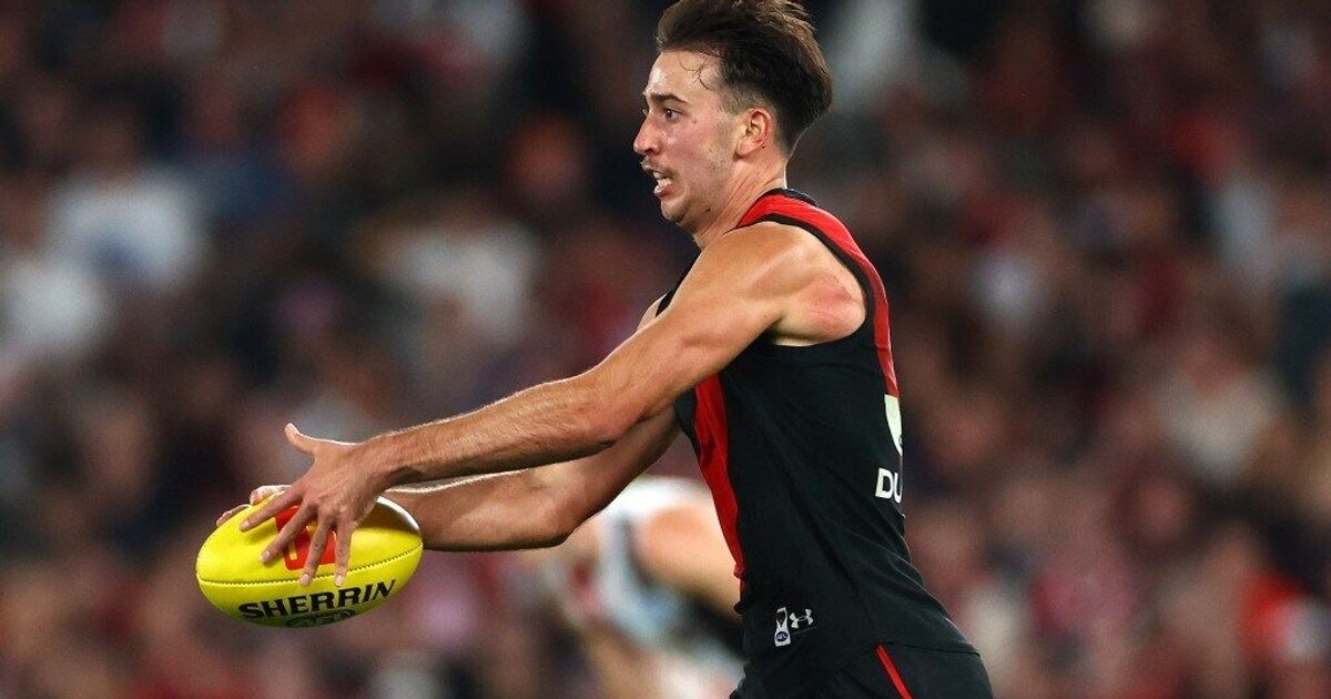 Martin has the ball on a string in 44-disposal masterclass