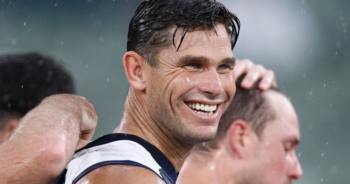 Jezza shares the love with Tom by handing off goal