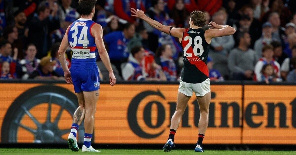 Duursma delivers trademark bow and arrow to provide icing