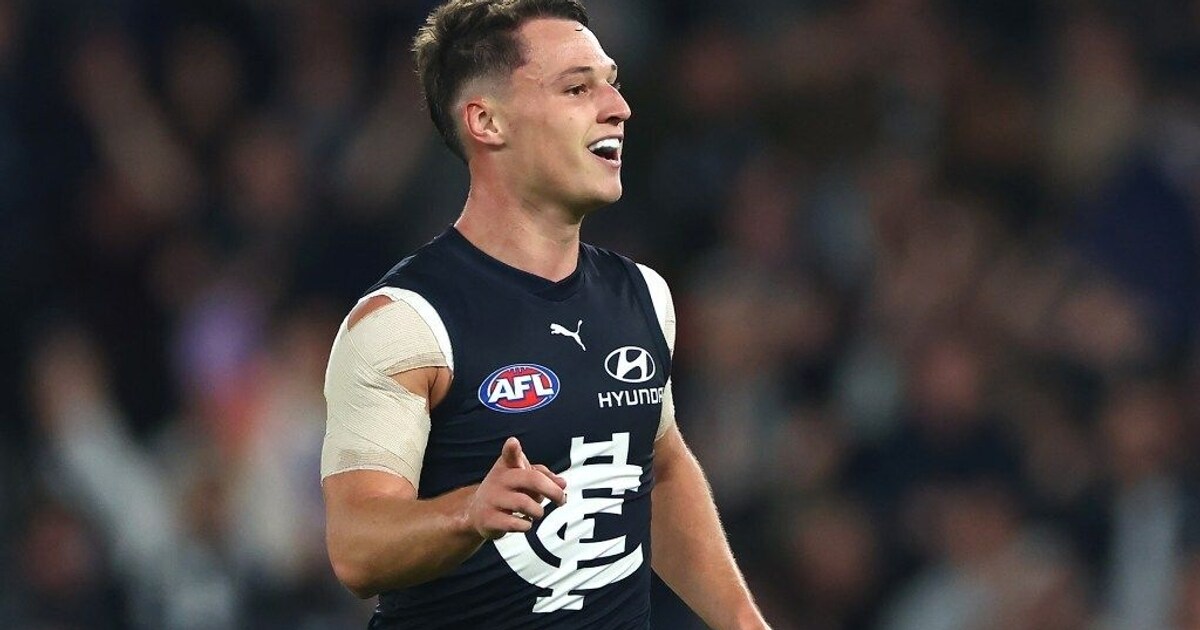 Durdin gets Blues faithful buzzing after running beauty