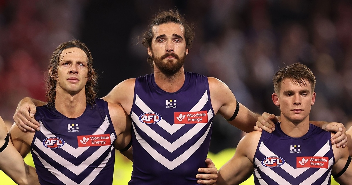 'Proud' Justin Longmuir embraces heartbroken Fremantle Dockers playing ...