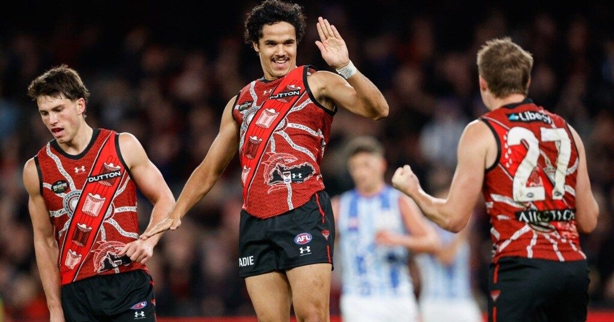 Davey flashes onto scene after slick Dons stream