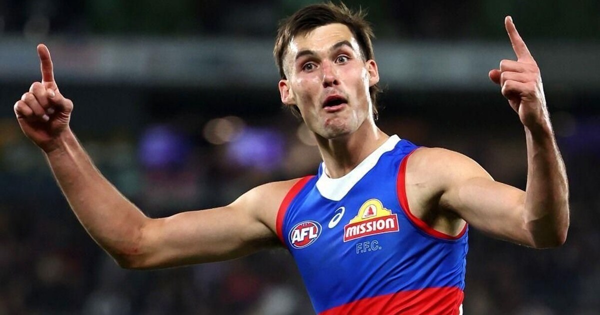 Darcy delivers epic dagger as Dogs sprint home