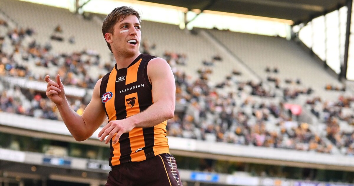 Years after saving career, Hawthorn Hawk Dylan Moore flies into All ...