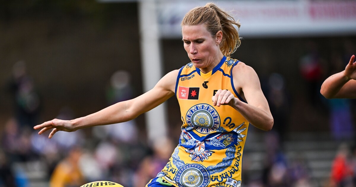 Another West Coast Eagle in the nest: Star midfielder Dana Hooker announces pregnancy