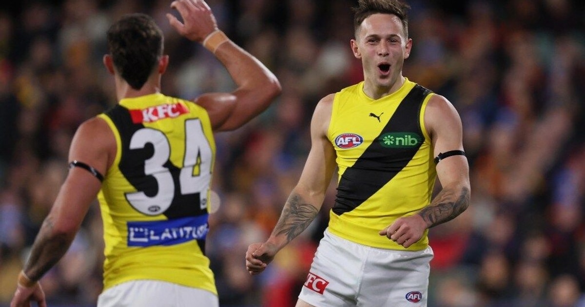 Mansell motors towards goal for cheeky checkside